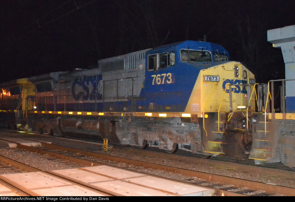 CSX C40-8W 7673 second out on Q417-29